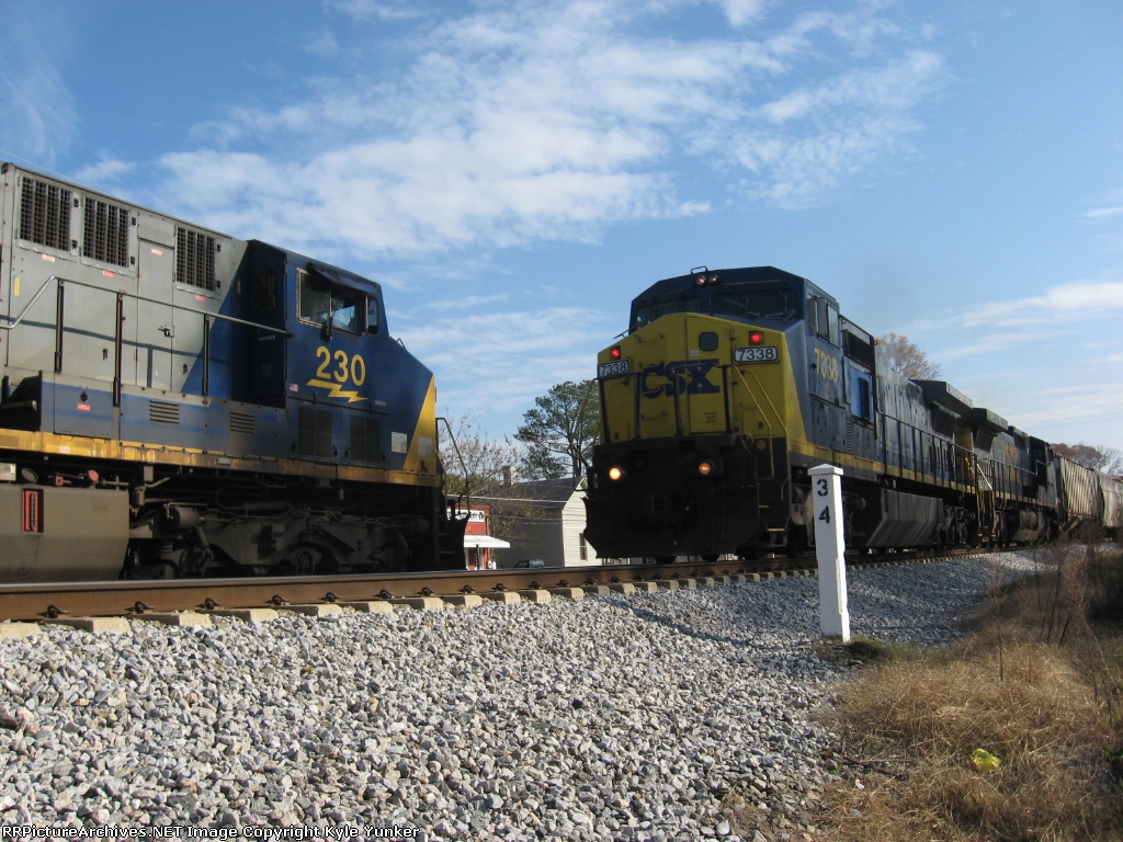 NB grain train meets Q583